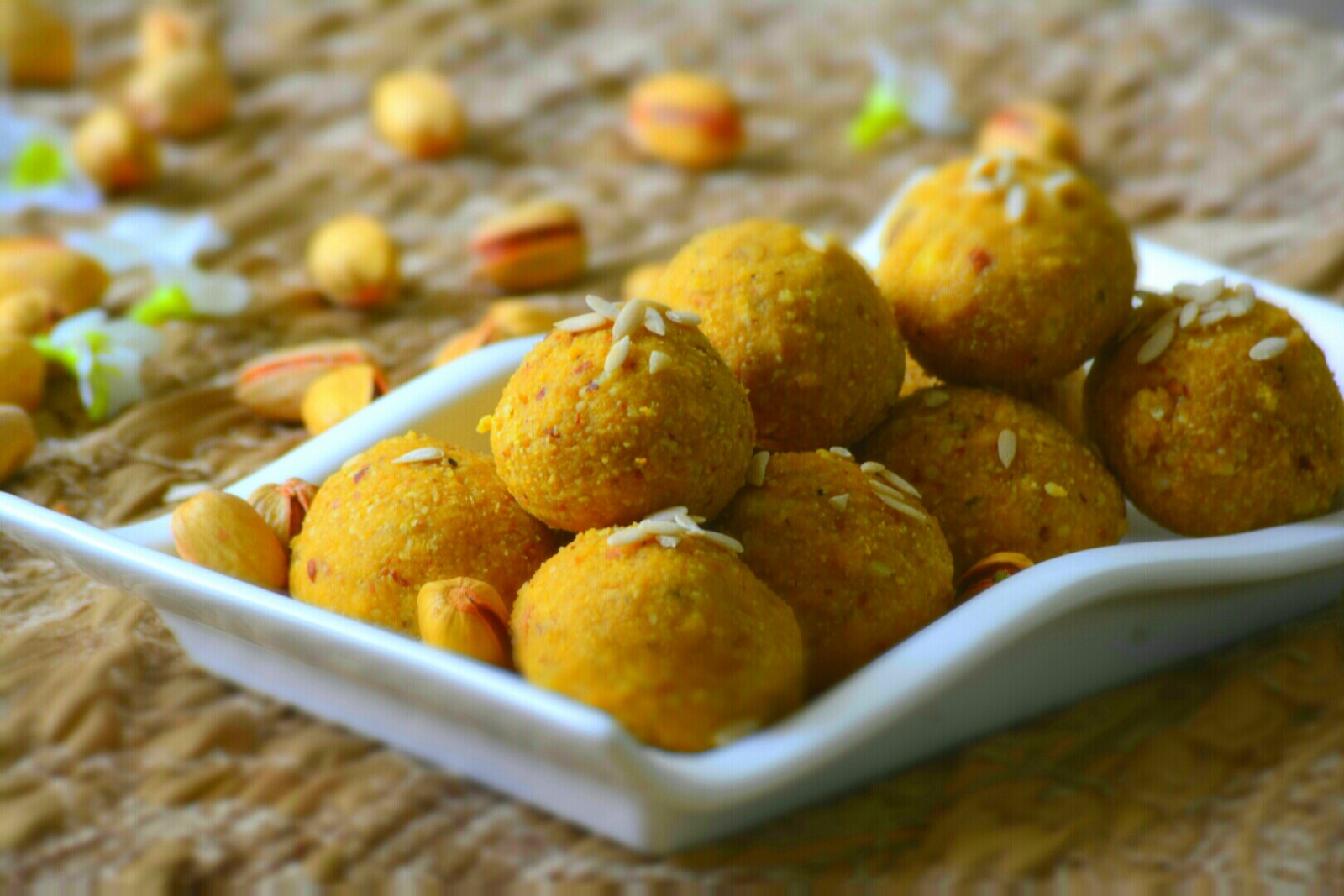 Besan Laddu 500gms – Sunmeet